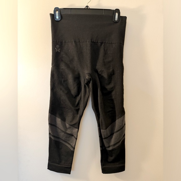 Betty Designs | Pants & Jumpsuits | Betty Designs Bd Lab Capri Leggings ...